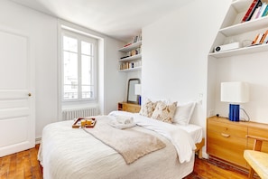 Apartamento Cidade, 2 quartos, não fumadores, Vista para a cidade | Ferro/tábua de engomar, berços/camas para crianças, berço de viagem