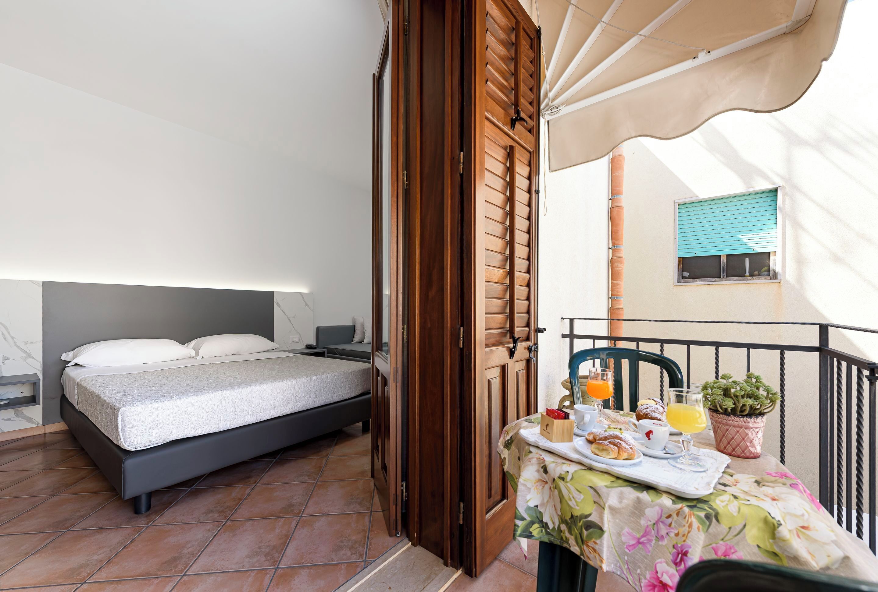 Quarto casal | Frigobar, cofres nos quartos, Wi-Fi de cortesia, roupa de cama