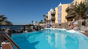 Piscina | Piscina exterior, uma piscina aquecida 
