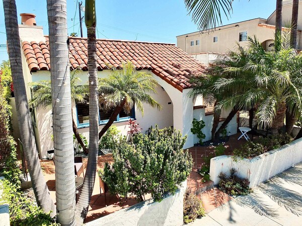 Belmont Shore Coastal Cottage - Cozy Home For 6 - 2 Blocks To Beach - Seal Beach, CA