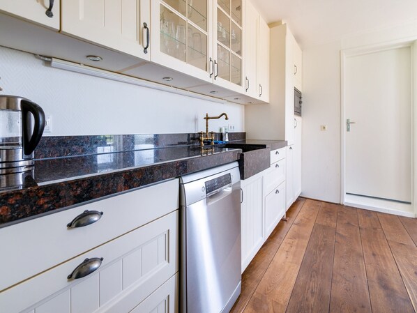 Casa | Cozinha privada | Um frigorífico