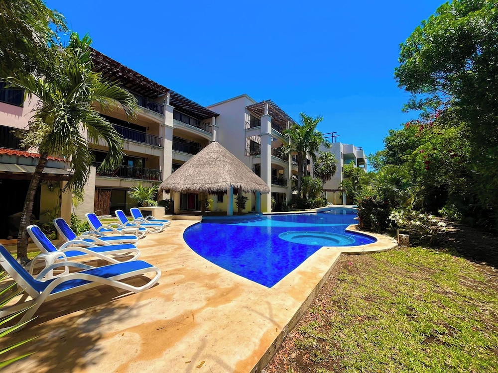 Modern Condo Jungle Retreat - Puerto Aventuras