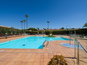 Bungalow | Piscina | Piscina exterior