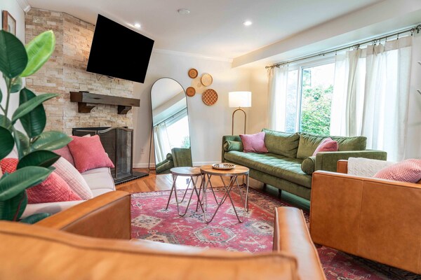 Highway Chalet - Centrally Located To Area Attractions! - Lake Geneva, WI