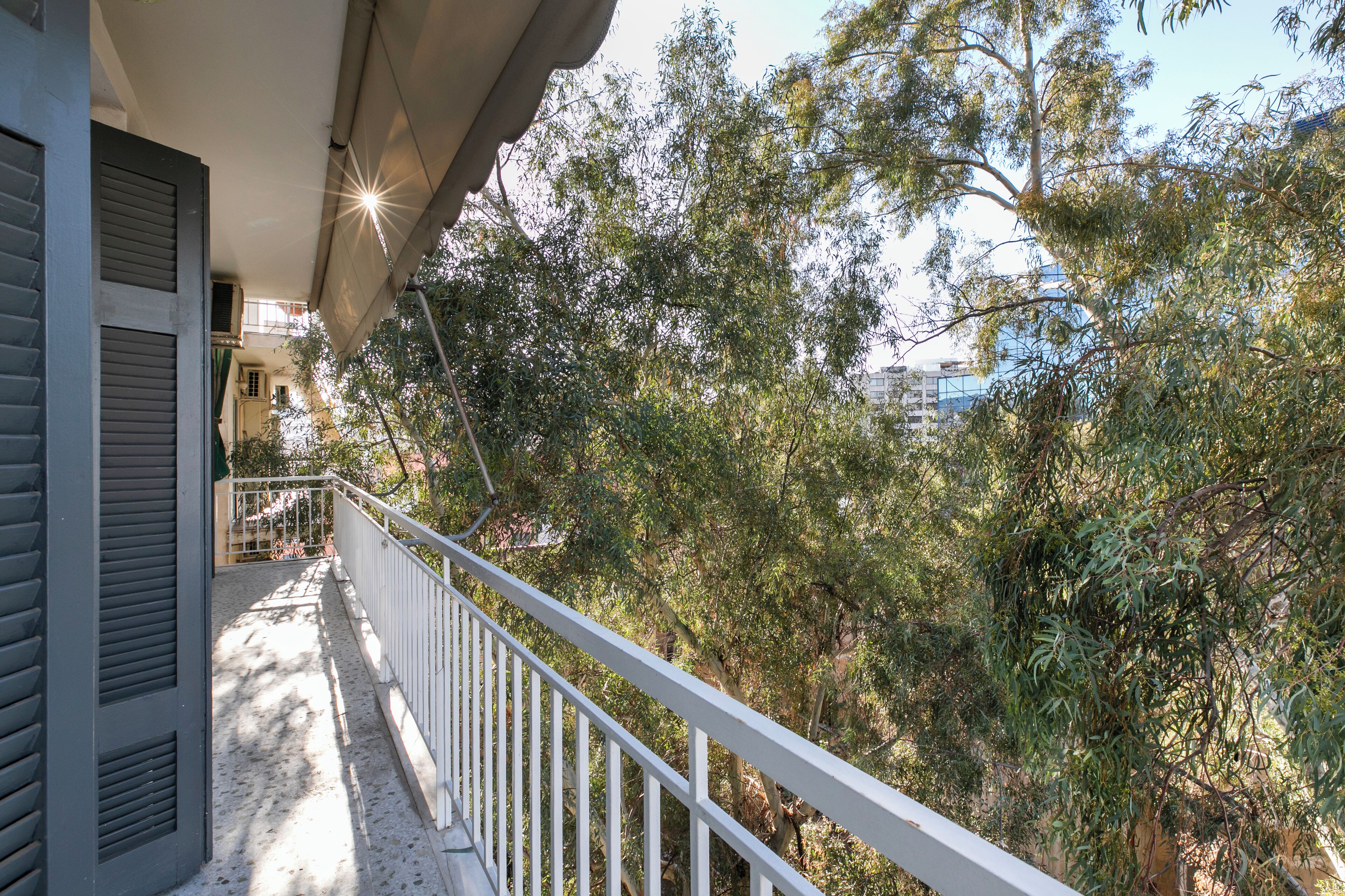 Apartamento, 2 quartos, cozinha, vista para a cidade | Sacada