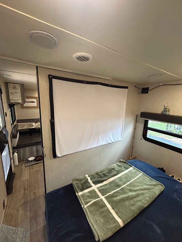Cozy Camper near lake Travis & Colorado River Reviews, Deals & Photos ...