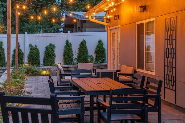 The Greystone - Stay For 12! - Lake Geneva, WI