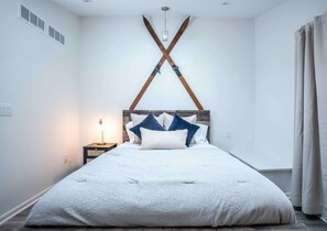 Casa, várias camas, pátio, vista para o jardim (The Greystone) | 5 quartos, com decoração personalizada, com mobília individualizada