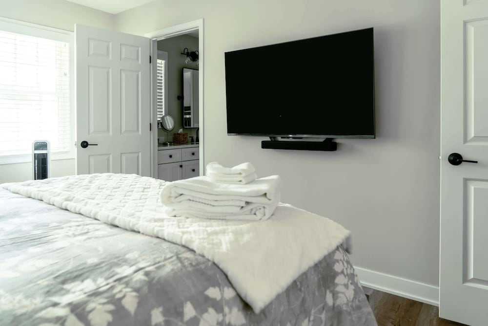 Tranquil Family Retreat - For 10! - Lake Geneva, WI