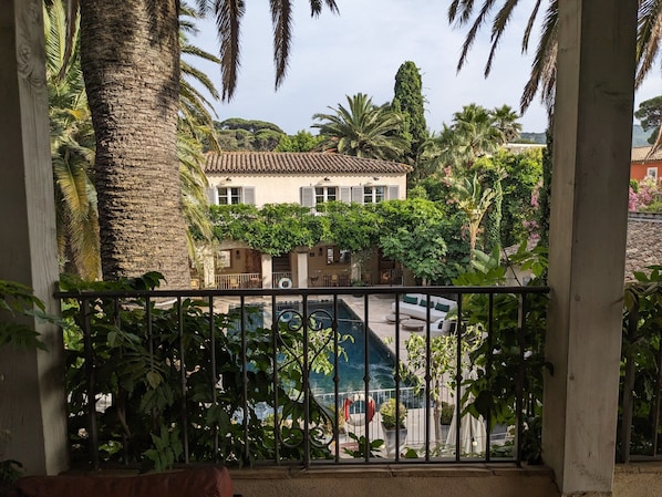 Quarto Duplo, vista para a piscina (Avec Terrasse) | Wi-fi grátis