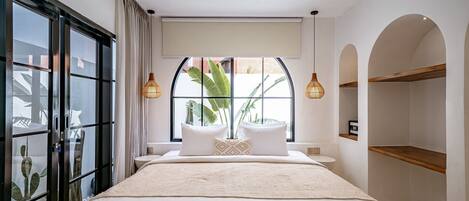 Villa de Luxo, 2 quartos, pátio, vista para a piscina | Lençóis de algodão egípcio, roupa de alta qualidade, cofre no quarto