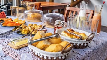 Café da manhã continental grátis todos os dias