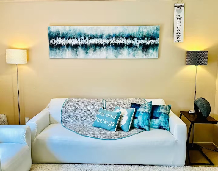 Relax At The Deep Blue Nest Family Friendly Getaway By The Ocean & Private Yard - Moss Beach, CA