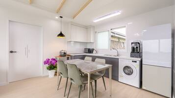 30PY Private Pool Villa | Cozinha privada | Geladeira, micro-ondas, panela elétrica de arroz