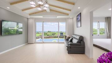 30PY Private Pool Villa | Área de estar | TV LED 66 polegadas com canais a cabo