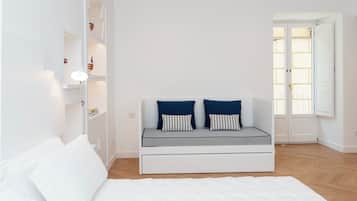 Casa geminada luxo | Cofres nos quartos, escrivaninha, Wi-Fi de cortesia