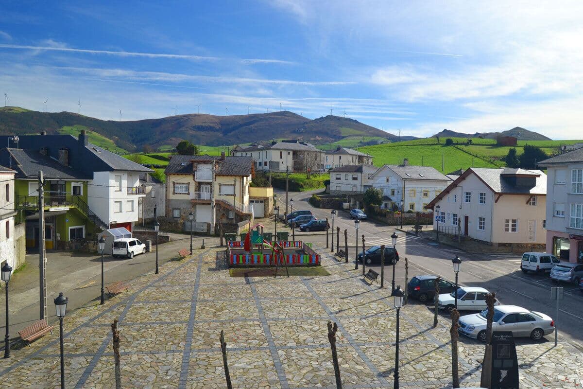 Quarto triplo conforto, vista para a cidade | Wi-Fi de cortesia