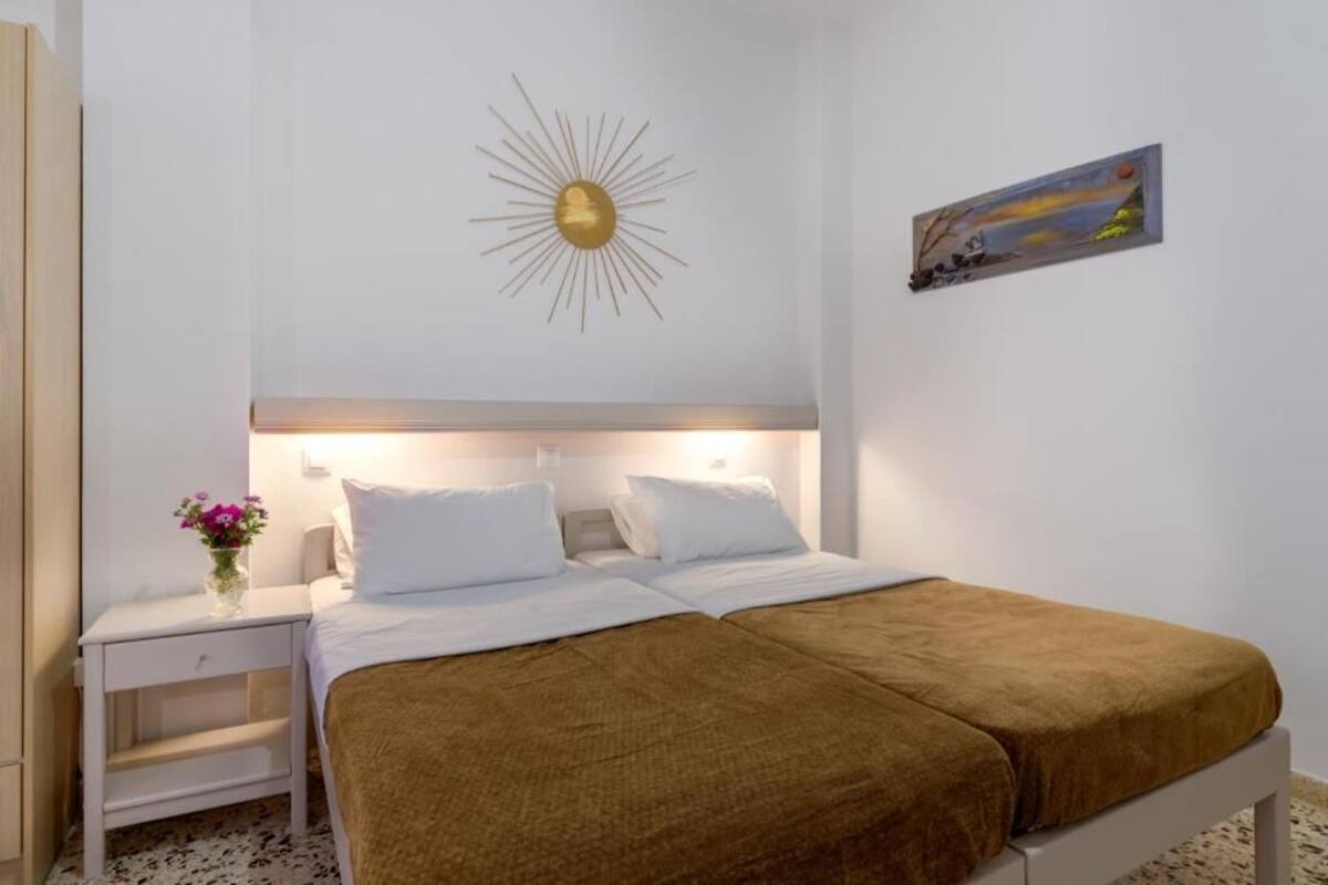 Quarto Duplo ou Twin Standard, varanda, vista para o jardim | Cofre no quarto, cortinas/cortinados opacos, ferro/tábua de engomar
