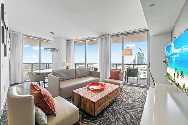 Sunny Balcony - Beautiful Stay For 2 With Ocean Views & Resort Amenities - Hollywood, FL