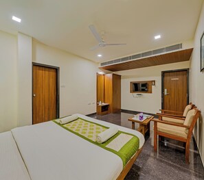 Deluxe Room AC 260 Square Feet | Roupa de cama fornecida