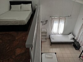 Estúdio Básico, varanda, vista para o pátio | Quartos insonorizados, Wi-fi grátis, roupa de cama fornecida 