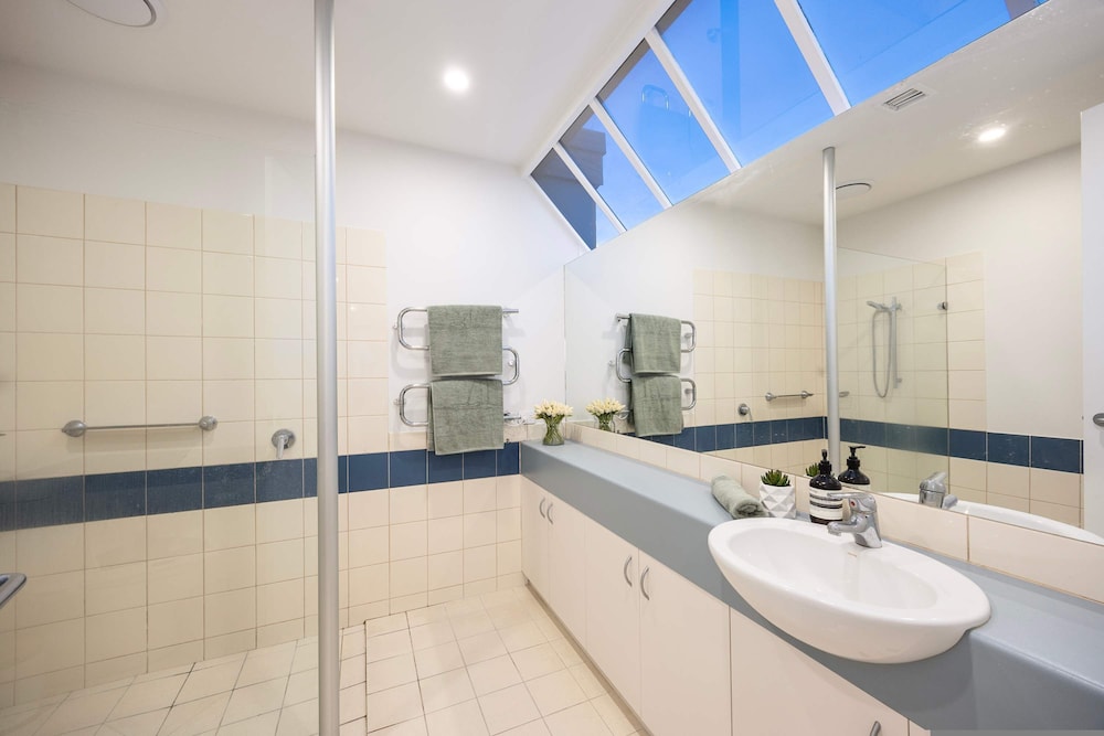 Azure Horizon Gas Heated Pool With Stunning View - Mount Martha