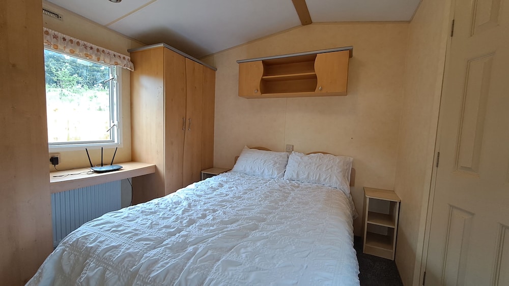 The Lookout - Park Home, Farm Park Stay - Swansea