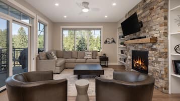 Apartamento em Condomínio Fechado, 2 quartos | Sala de estar | Smart TV