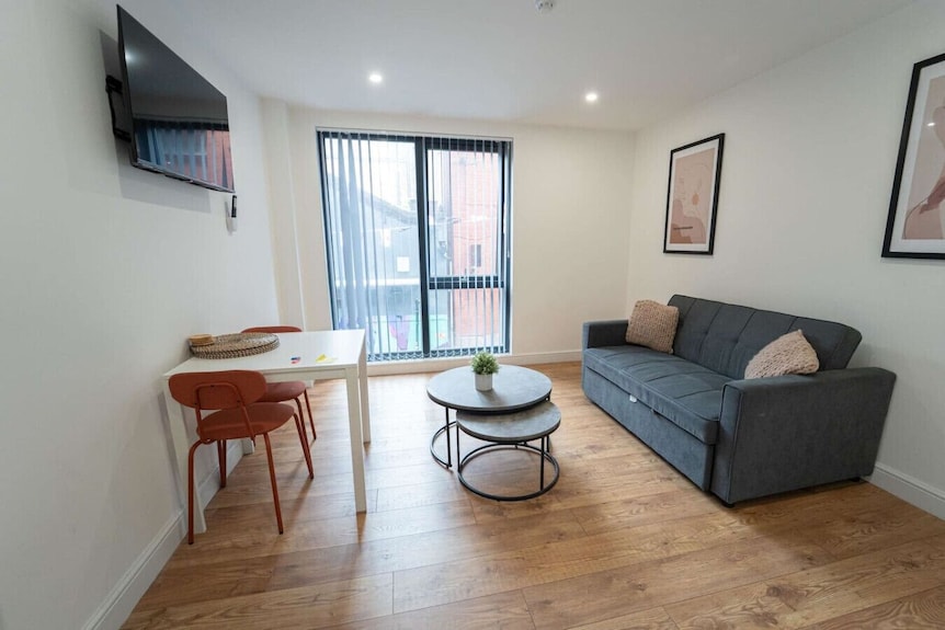 Sevenstay Fleet Apt39 - Liverpool central station