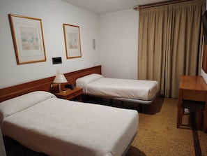Quarto Duplo ou Twin Básico, vista para a montanha