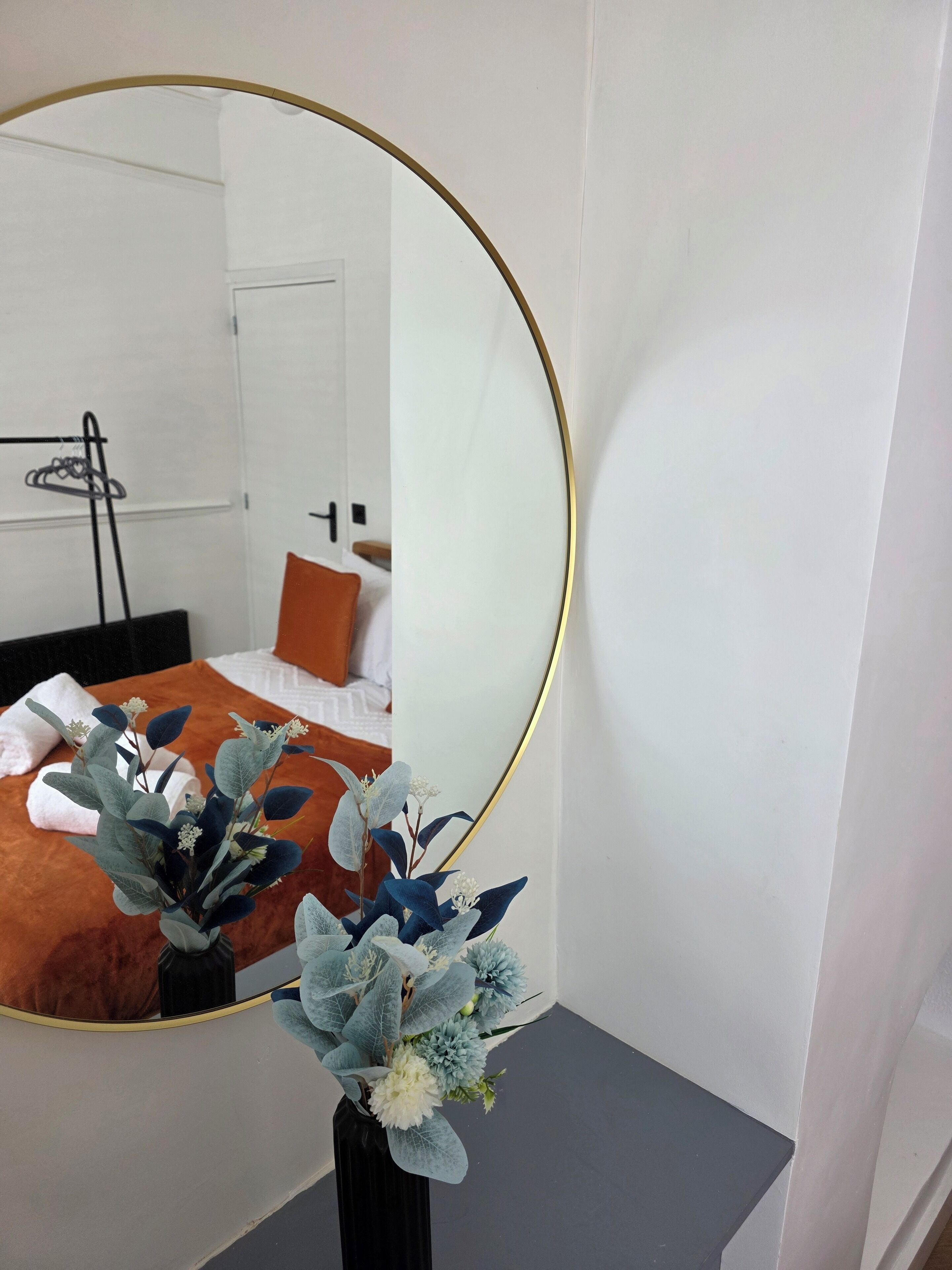 2 Bedroom Flat Near Anfield Stadium - Sleeps 4 - Cheshire