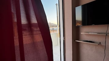 Quarto Triplo Panorâmico, varanda, vista para a montanha | Wi-fi grátis