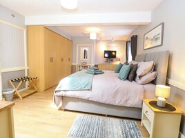 1 quarto, individualmente decorados, individualmente mobiliados