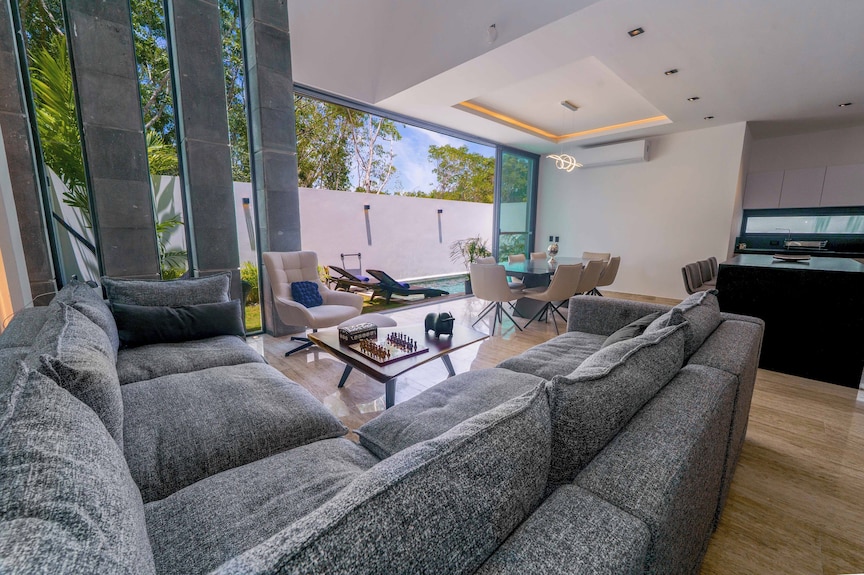 Luxury 5-bedroom Villa In Cancun With Ac, Wifi, Heated Pool And Movie Theater - Cancún