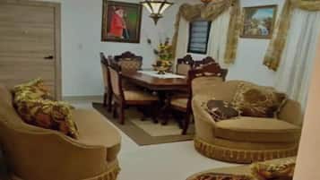 Apartamento, 3 quartos, fumadores | Restaurantes