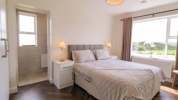 4 quartos, individualmente decorados, individualmente mobiliados