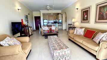 Apartamento, 2 quartos, sacada, vista para o jardim | Área de estar