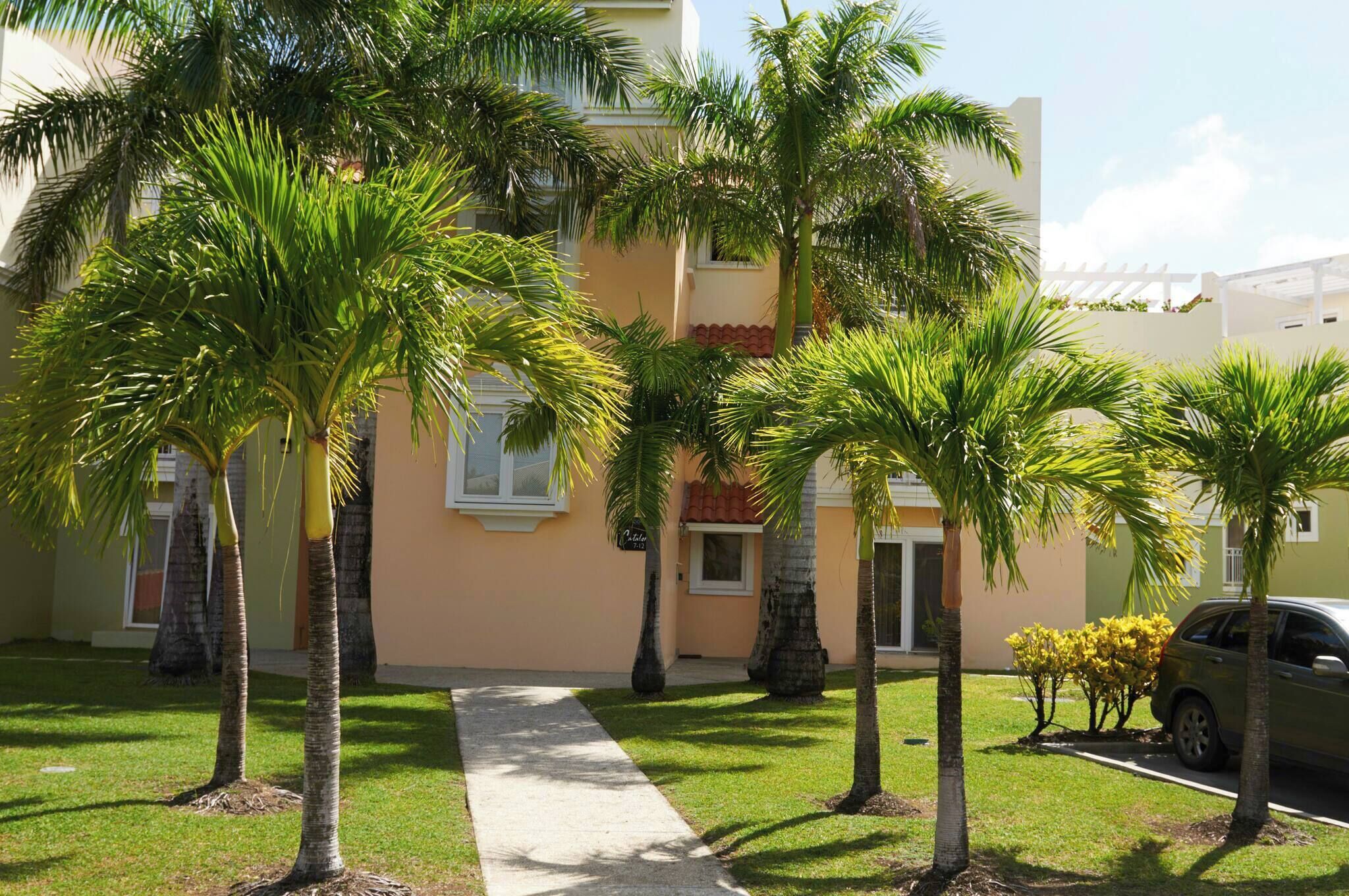 Apartamento, 2 quartos, sacada, vista para o jardim | Fachada