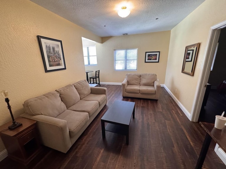 Elegant Room With Antique Touches - Placerville, CA