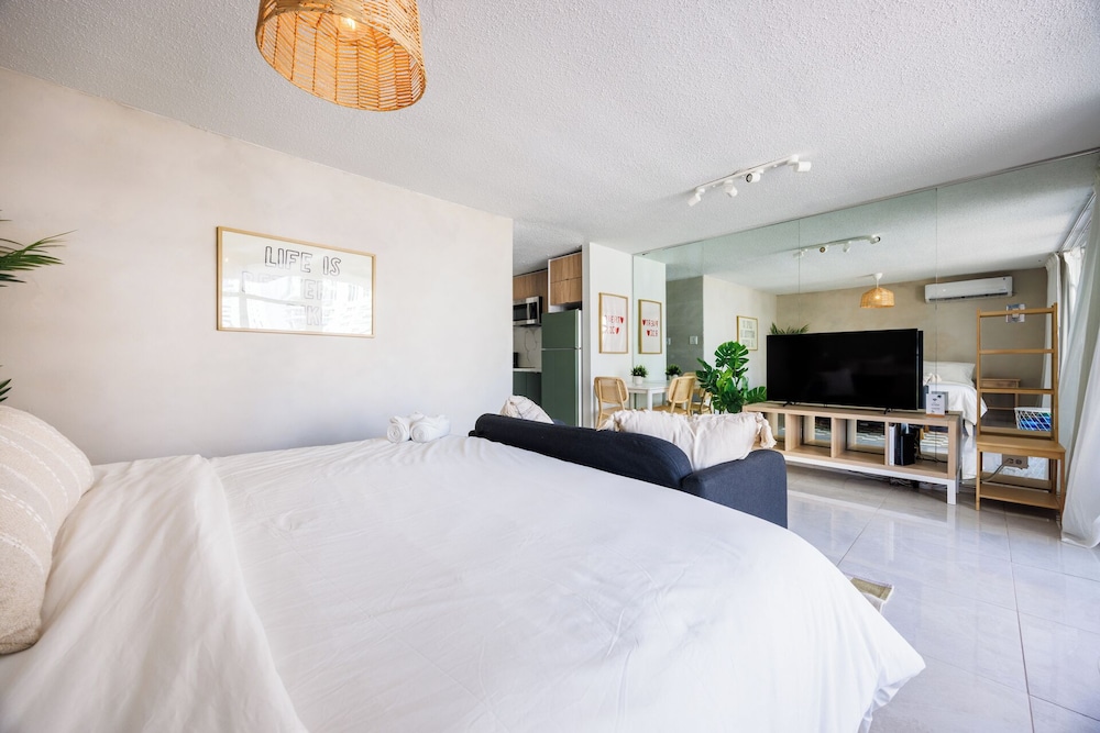 Cozy Oceanview Studio Isla Verde – Walk to Beach, Parking, 10 Min Airport - Carolina | Vrbo