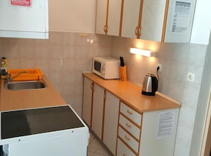 Apartamento (Two Bedroom Apartment with Terrace no) | Cozinha privada | Um frigorífico, uma torradeira
