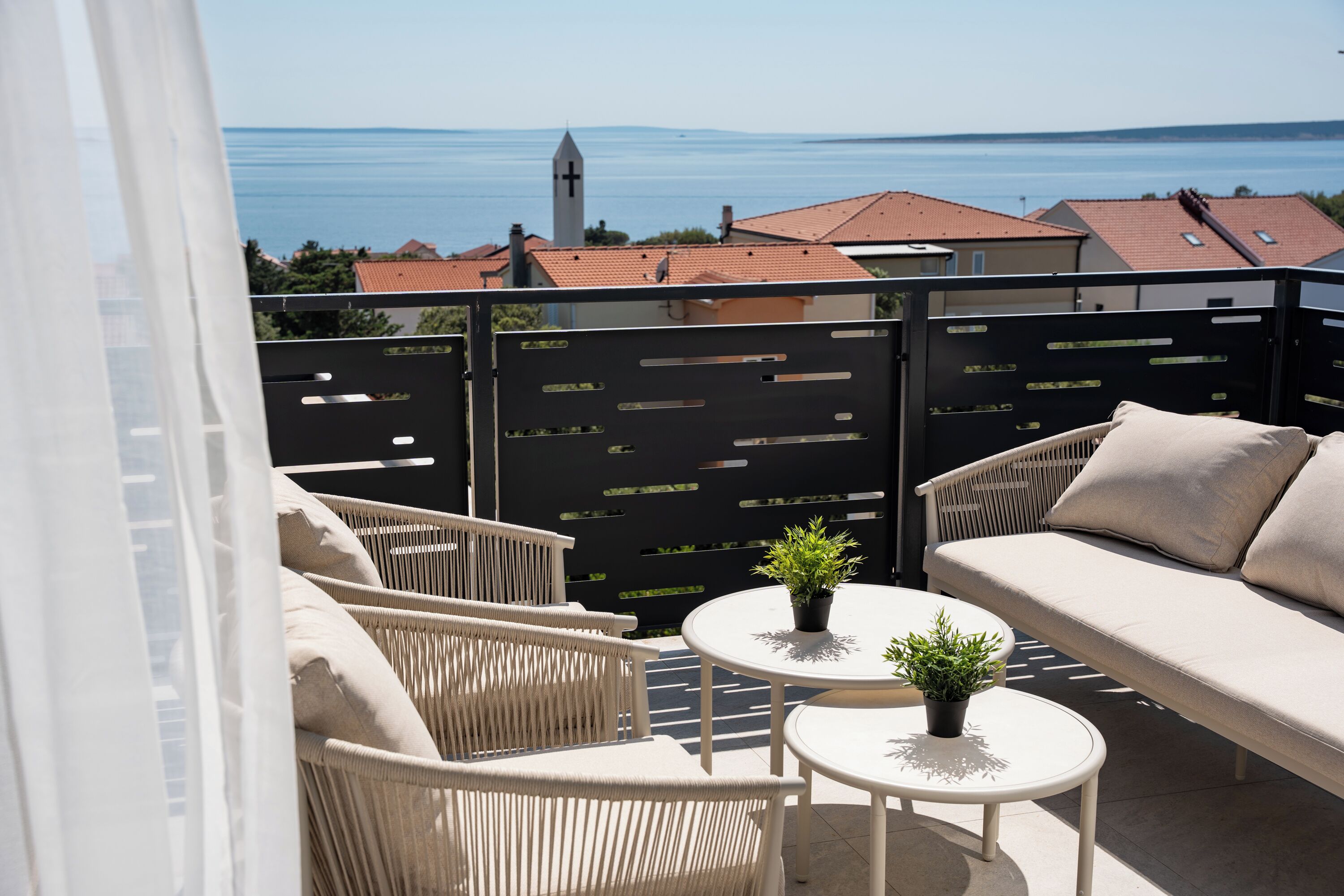 Apartamento conforto, 2 quartos, vista para o mar | Terraço/pátio
