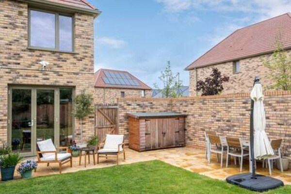 Family-friendly Getaway - Garden Parking Sleeps 7 - Oxford