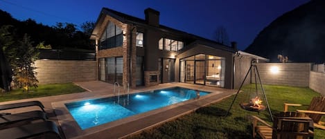 8 piscinas externas