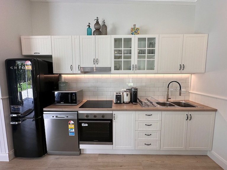 Ecoshed - Private Riverfront Getaway. Eco-friendly, Pet Friendly, Close To Town - North Coast