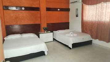 Quarto Clássico com Cama de Casal, Vista para a cidade | Wi-fi grátis