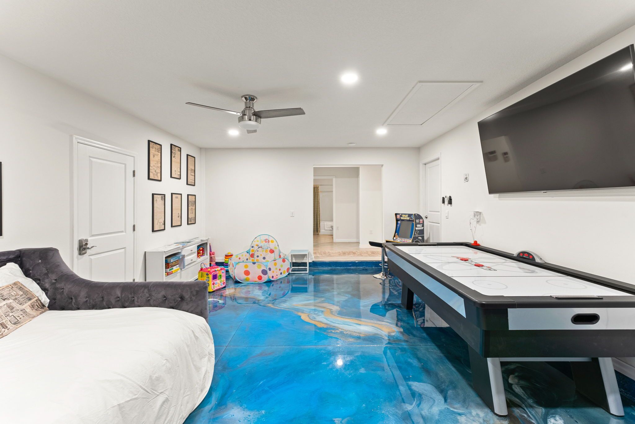 Brand New Spacious 5-bedroom Near Weeki Wachee Spring - Spring Hill, FL