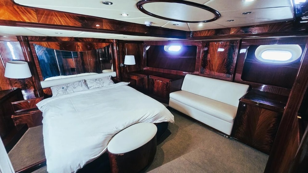Riviera Leisure Yachts Dubai - Dubai