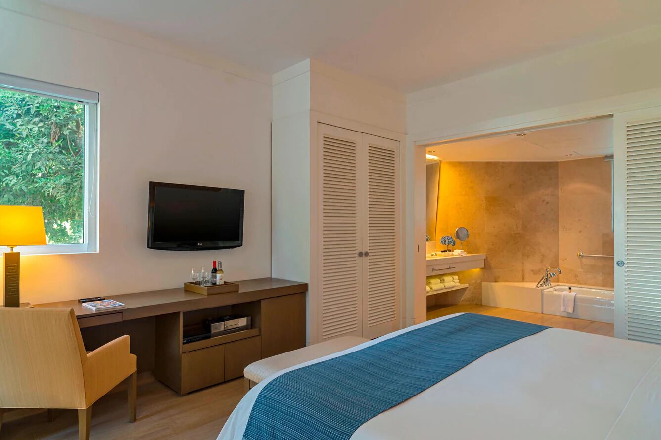 Relaxing Seaside Escape In Paracas With Free Parking & Pool Access - Paracas