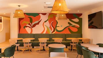 Café da manhã completo todos os dias (EUR 15 por pessoa)